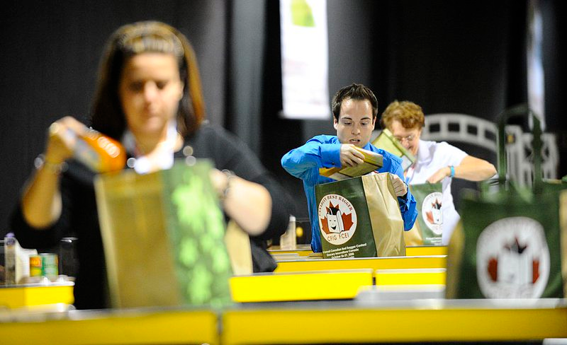 10 Items Or Death: The Cutthroat World Of Competitive Grocery Bagging