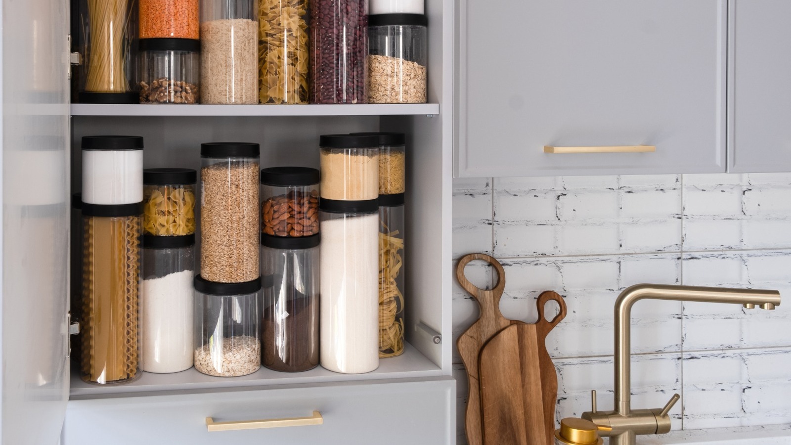 4 Tricks To Stop Pantry Items From Going Unnoticed And Expiring