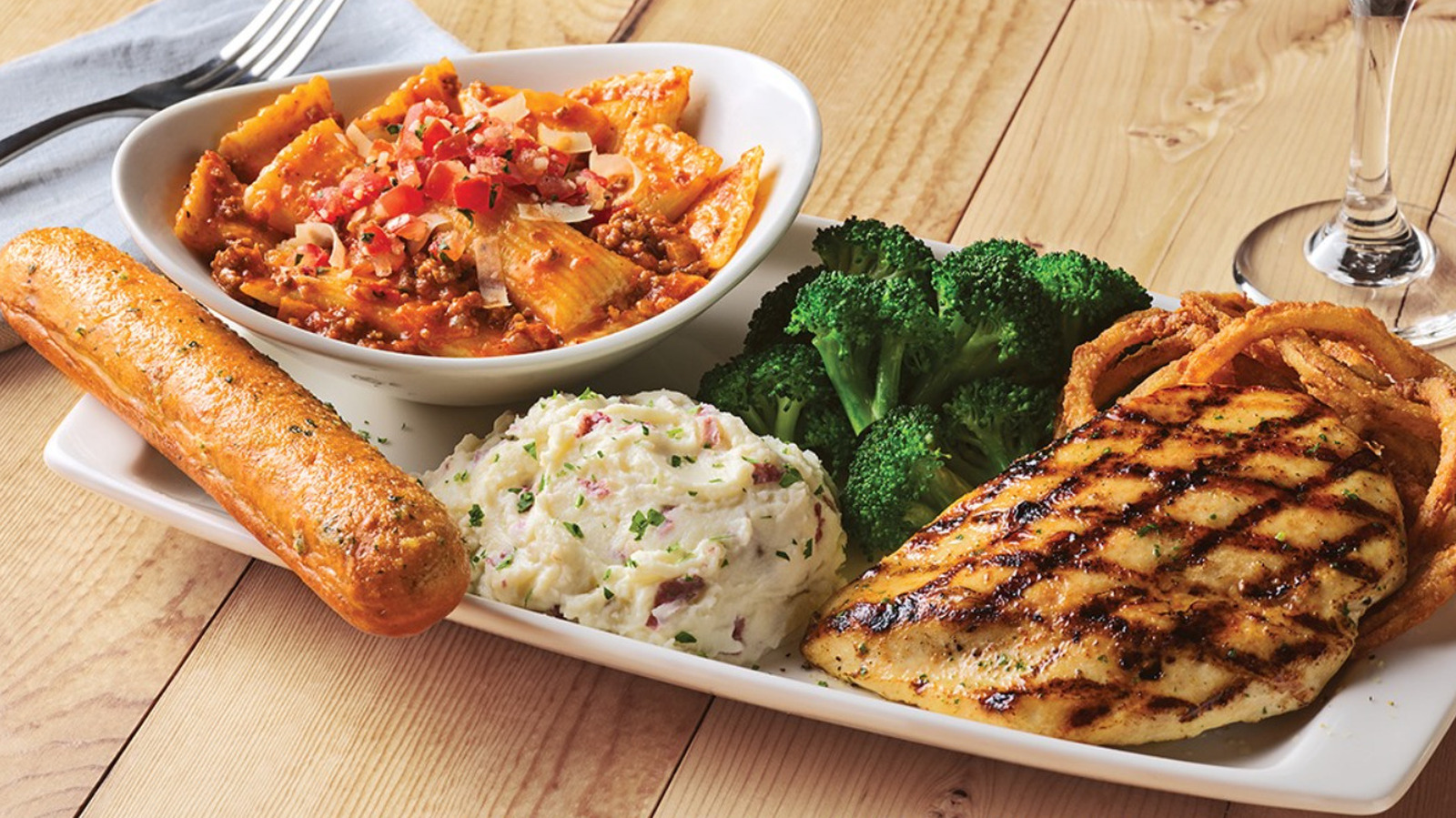 Applebee's Is Finally Bringing Back Its Date Night Pass. Here's How To ...