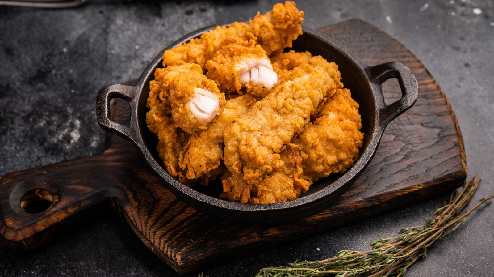 Ditch The Egg Wash And Bread Fried Chicken Using This Zesty Condiment ...