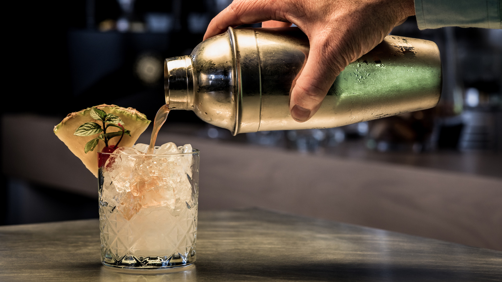 How To Choose The Right Type Of Ice For Your Cocktail