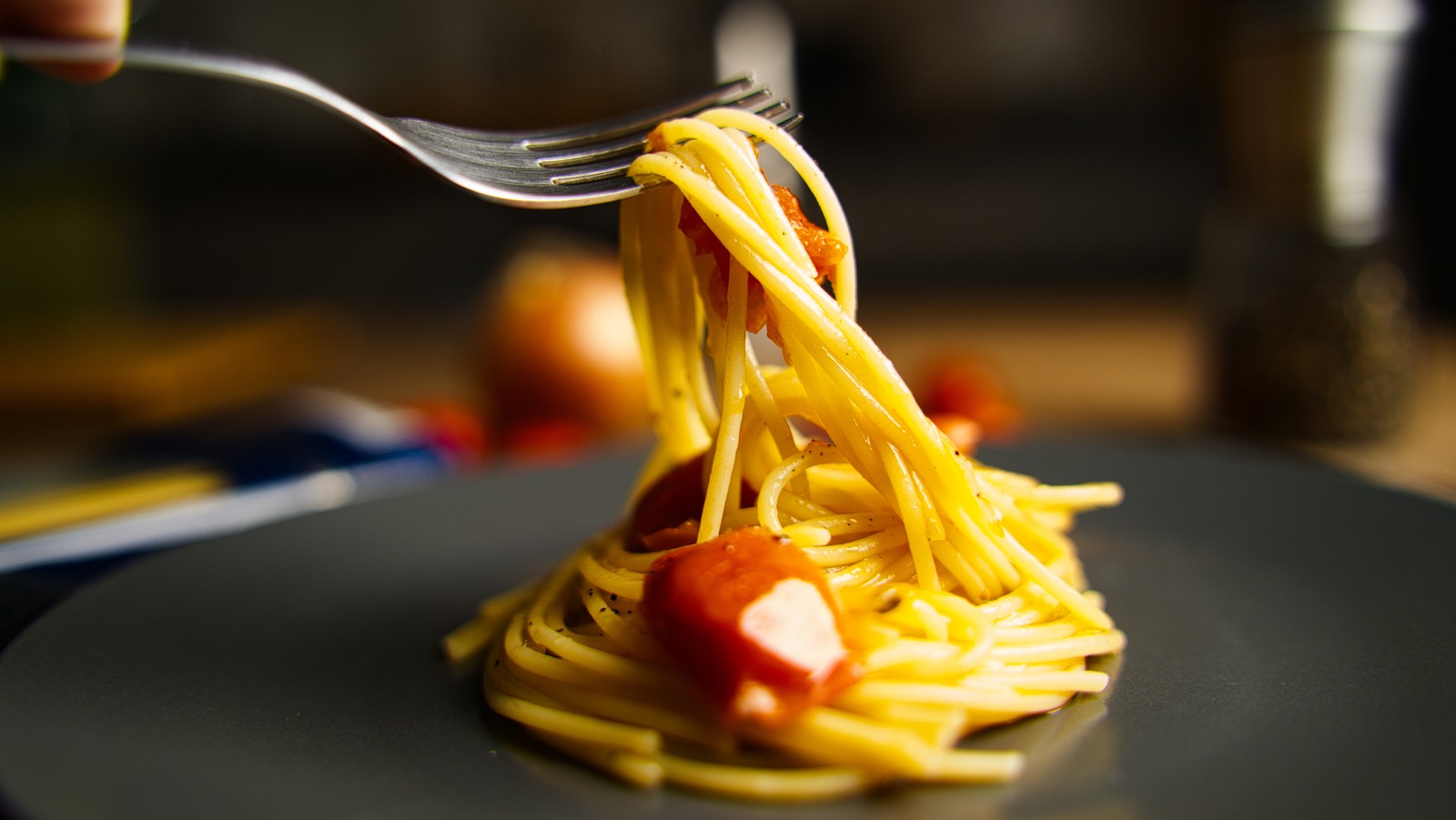 How To Eat Spaghetti Like Italians Do
