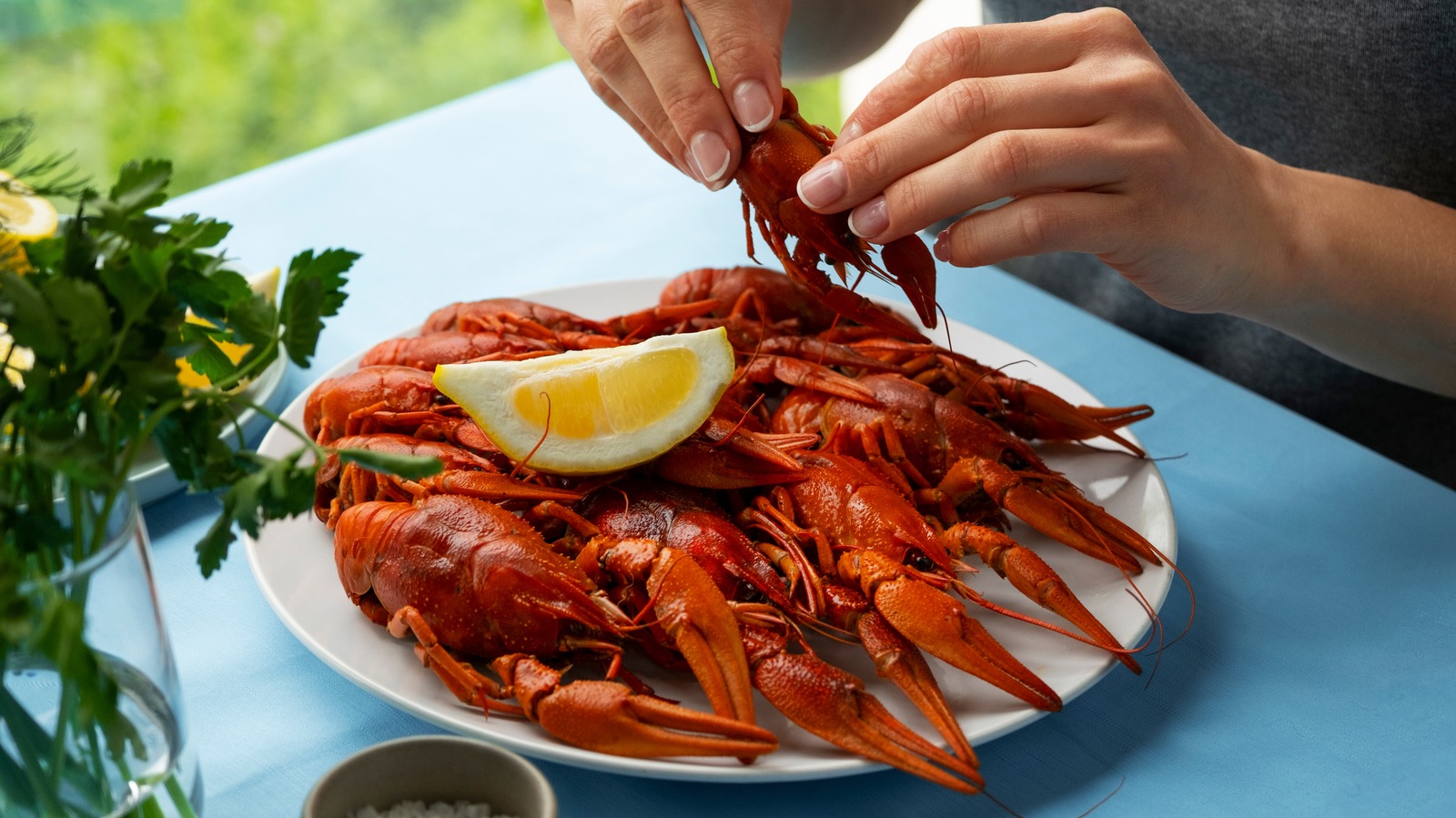 How To Eat Crawfish Properly