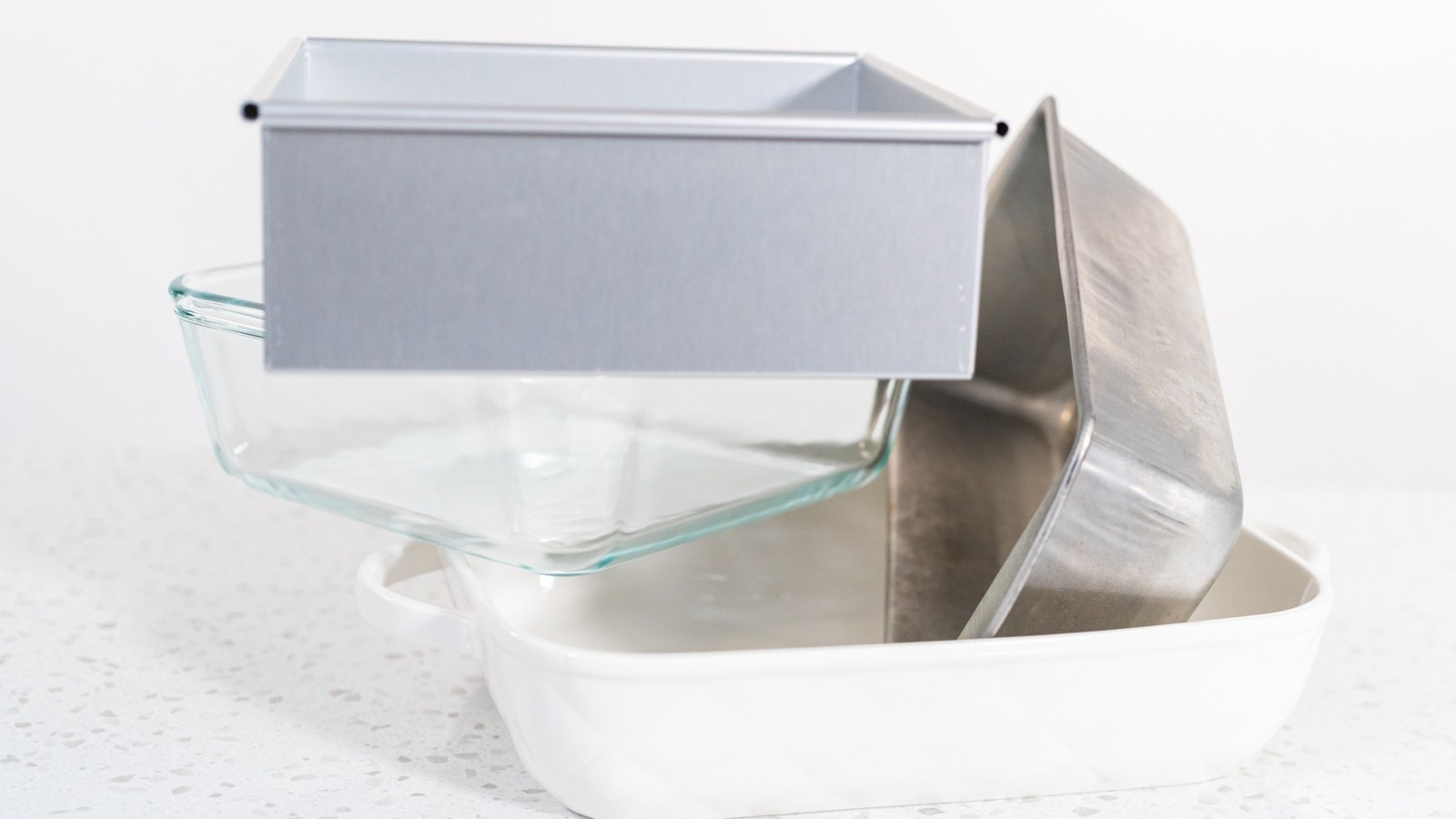 Metal Vs Glass Pans: Which Should You Be Using For Your Bakes?