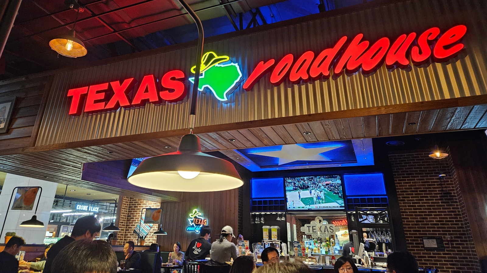 Forget Flowers — This Texas Roadhouse Trick Will Give You The Tastiest ...