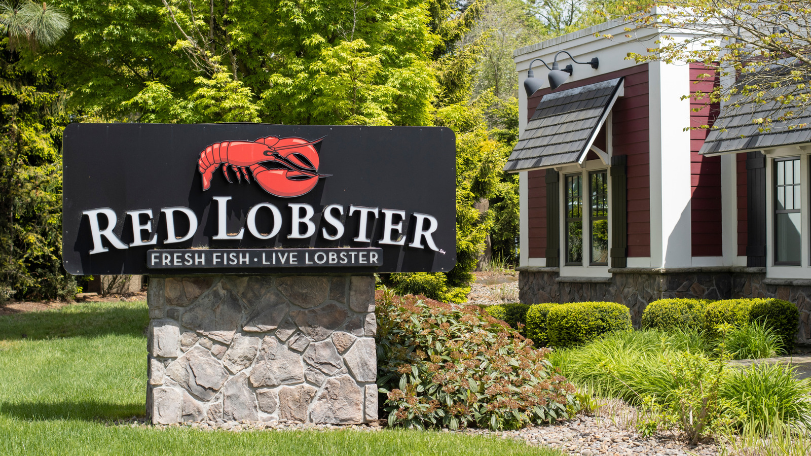 Red Lobster Launches A Happy Hour Just In Time For The Holidays