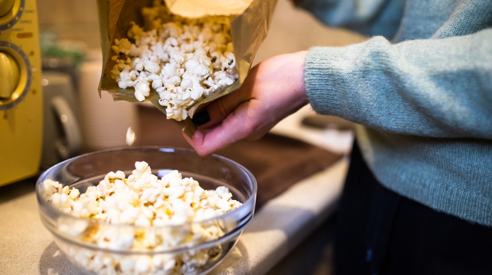 Why The Microwave Popcorn Button Doesn't Work For Every Bag