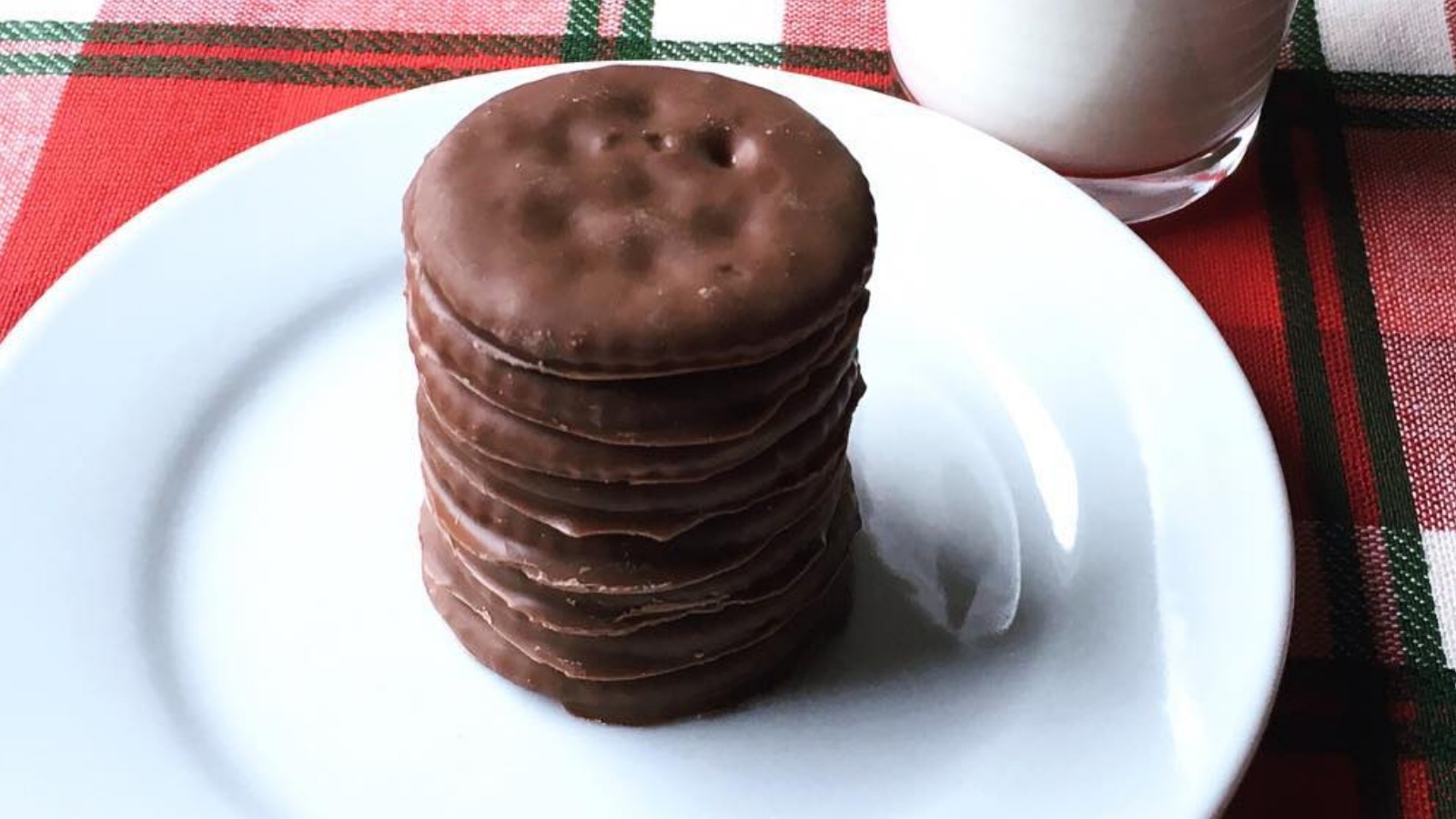 The 2-Ingredient Trick For Homemade Thin Mint-Inspired Crackers