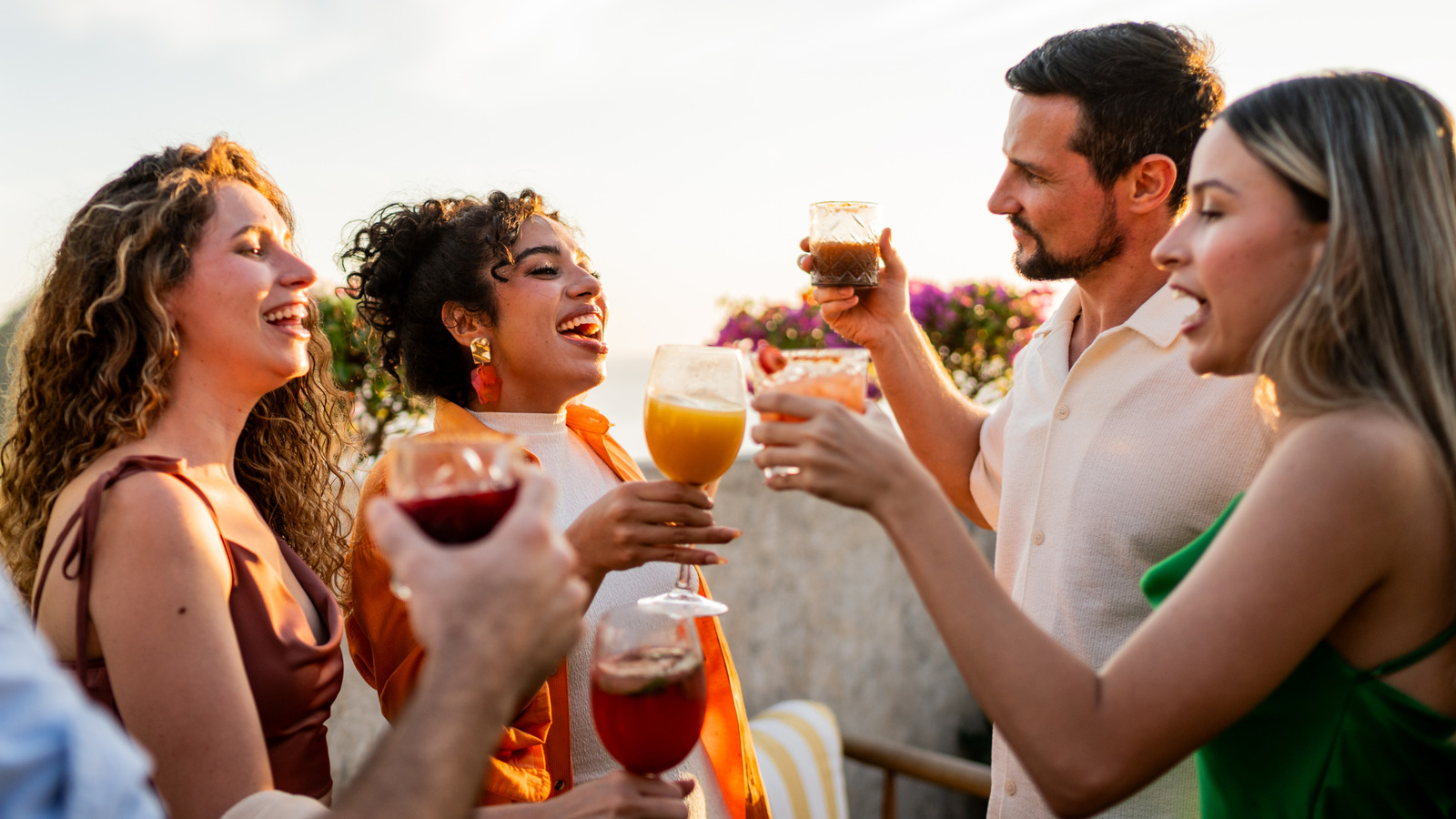The 3 Days You Must Avoid Throwing A Cocktail Party, According To An Expert