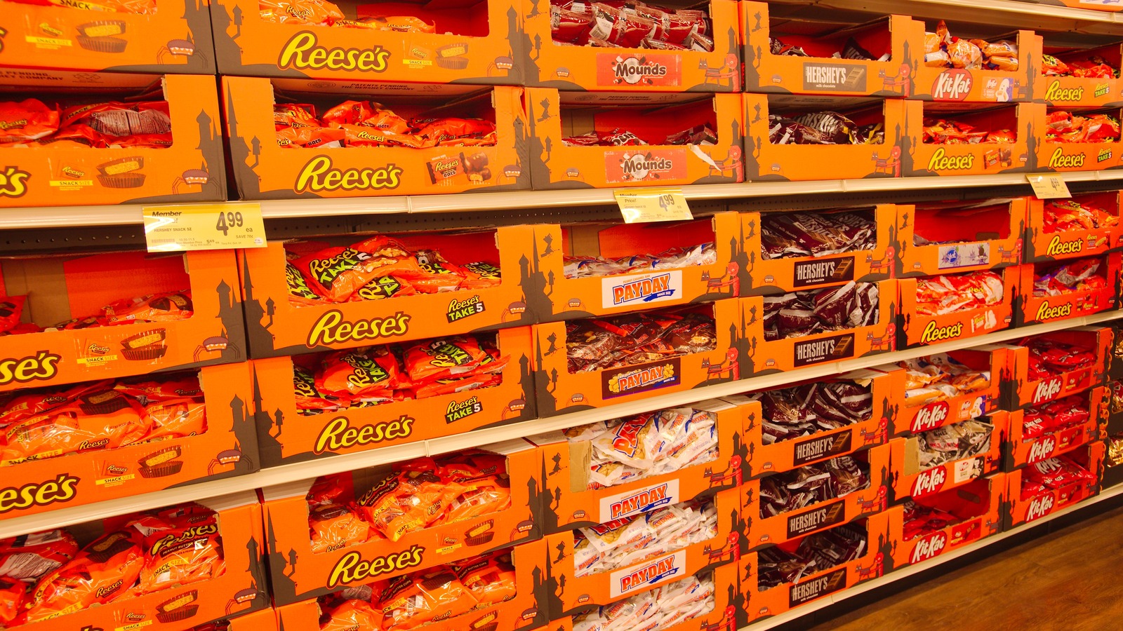 The Discontinued Reese's Candy '90s Kids Used To Eat By The Handful