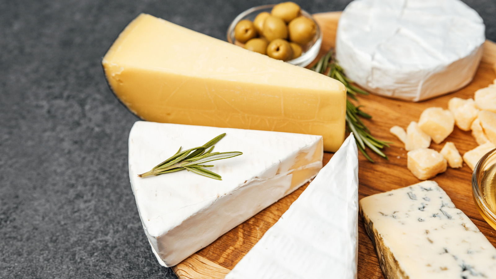 The Technique That Distinguishes A Hard Cheese From A Soft One