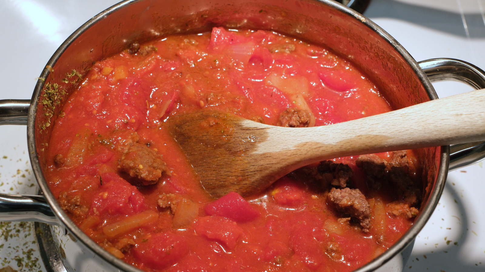Why Pasta Sauce Is So Much Better After Slow-Simmering
