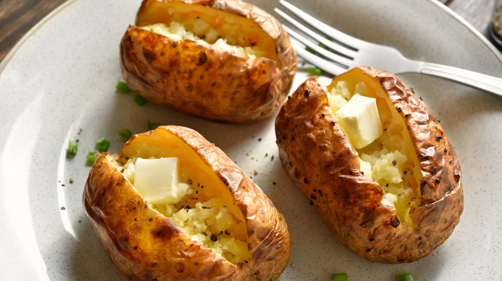 You're Baking Potatoes On The Wrong Kind Of Tray. Here's What To Use ...